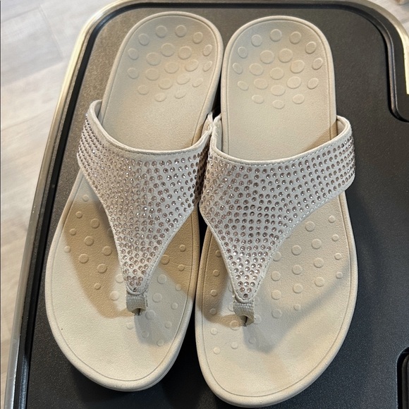 Vionic | Shoes | Vionic Naples Pink Bling Thong Sandal Rhinestone Arch ...